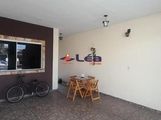 Sobrado à venda em Suzano SP, Vila Amorim: 3 quartos, 1 suíte, 1 sala, 2 banheiros, 2 vagas, 200m²
