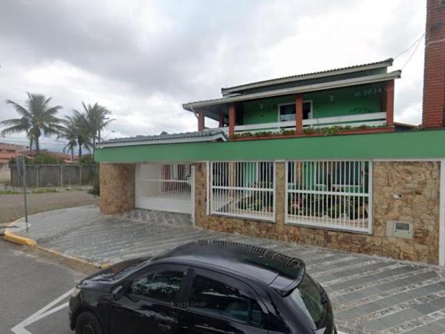 Sobrado à venda em Peruíbe – Bairro Stella Maris – 4 dormitórios, piscina aqueci