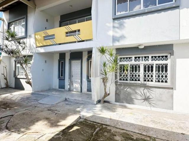 Sobrado á Venda em Picarras Guaratuba, PR