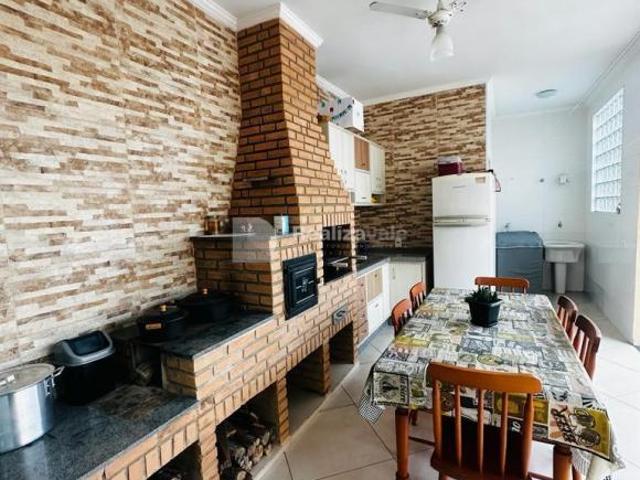 Sobrado à venda em Pindamonhangaba, Residencial Maricá, com 3 quartos, com 184 m²