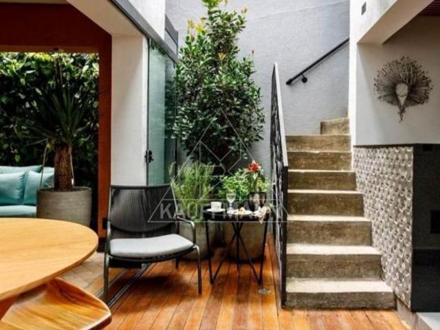 Sobrado à Venda em Pinheiros 3 Dormitórios 2 Vagas 183m² de Área Construída
