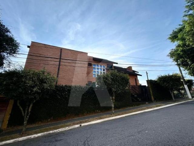 Sobrado à venda em região nobre com 4 Quartos e 6 Vagas, Tucuruvi