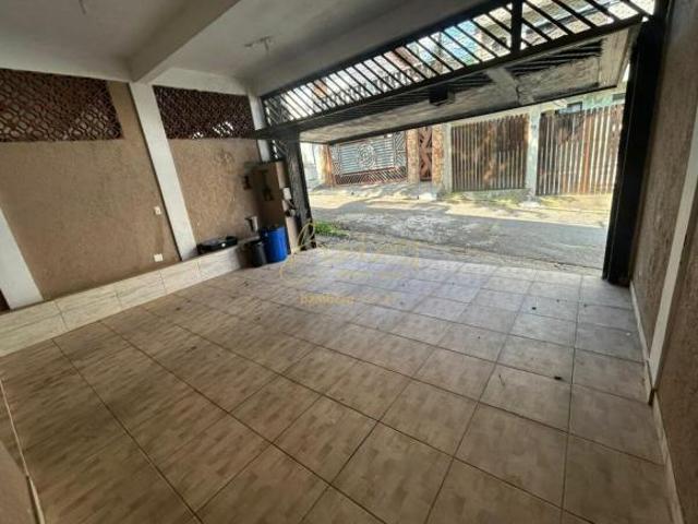 Sobrado à venda em rua sem saída Excelente