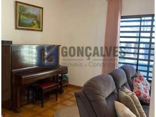 Sobrado à venda em Rudge Ramos, SBC 3 dorms 1 suíte e 3 vagas
