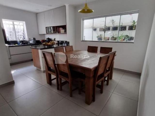 Sobrado à venda em Taubaté, Vila São Geraldo, com 3 quartos, com 300 m²