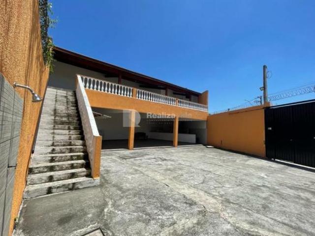 Sobrado à venda em Taubaté, Parque São Cristóvão, com 2 quartos, com 150 m²