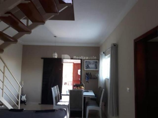 Sobrado à venda em Taubaté, Residencial Portal da Mantiqueira, com 2 suítes, com 135 m²