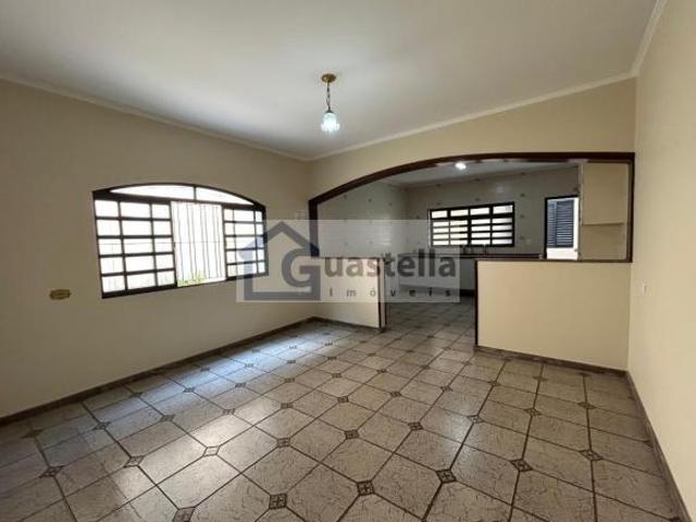 Sobrado à Venda em Taboão, SBC: 3 Dorms, 185m² por R$730 Mil