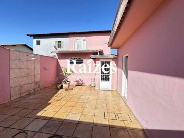 Sobrado à Venda em Uberlândia Bairro Nossa Senhora das Graças, 168,29m² com 200m² de terreno