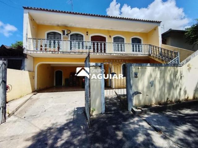 Sobrado à venda em Valinhos 375,20m² com 3 dormitórios e 3 vagas cobertas