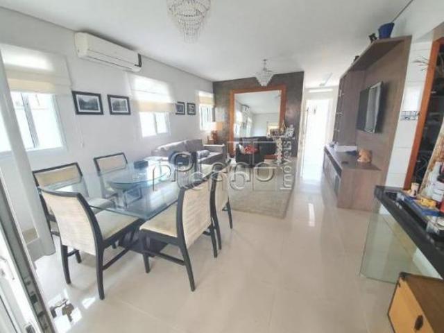 Sobrado à venda em Valinhos, Condominio Le Village, com 5 suítes, com 262.06 m²