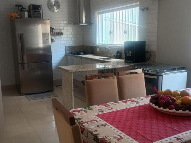 Sobrado à venda em Valinhos, nova italia, com 4 quartos, com 278.46 m²