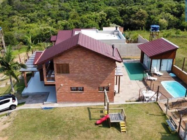 Sobrado à venda em Viamão