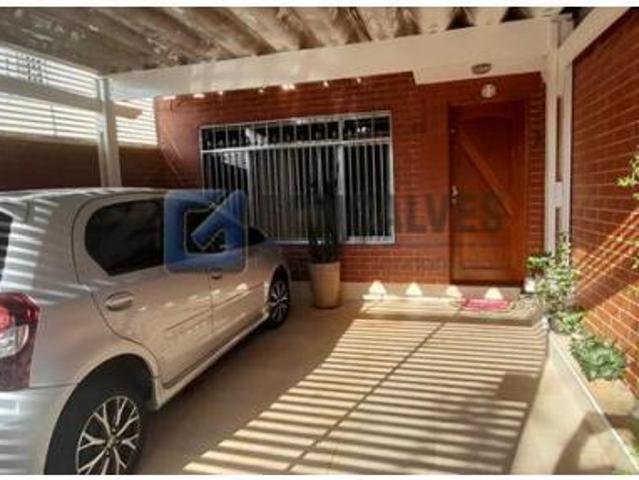 Sobrado à venda em Vila Arapuã, SP | 3 quartos, 2 vagas