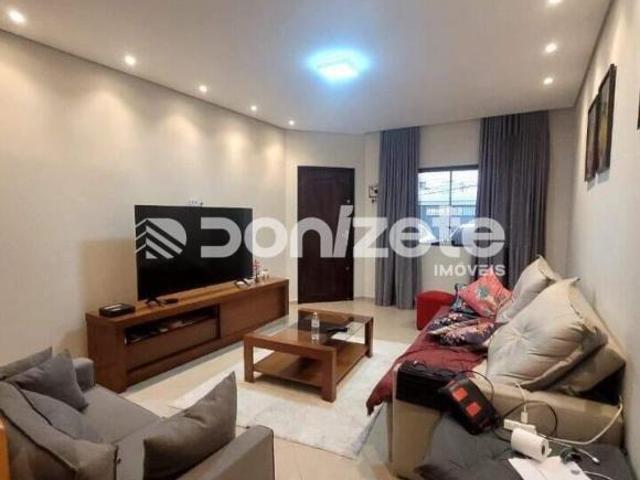 Sobrado à venda em Vila Camilópolis, Santo André/SP — 4 dorms 2 suítes e 4 vagas