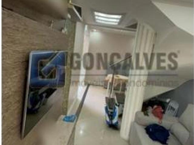 Sobrado à venda em Vila Eldízia, Santo André – 3 quartos, 2 banheiros, 1 vaga, porcelanato