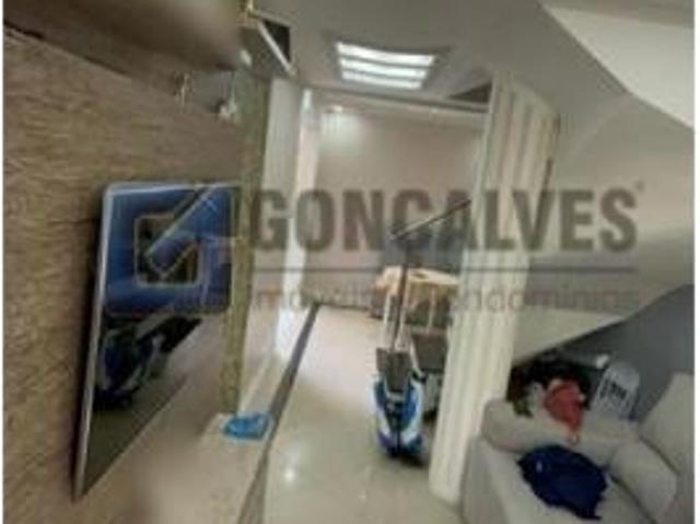 Sobrado à venda em Vila Eldízia, Santo André – 3 quartos, 2 banheiros, 1 vaga, porcelanato