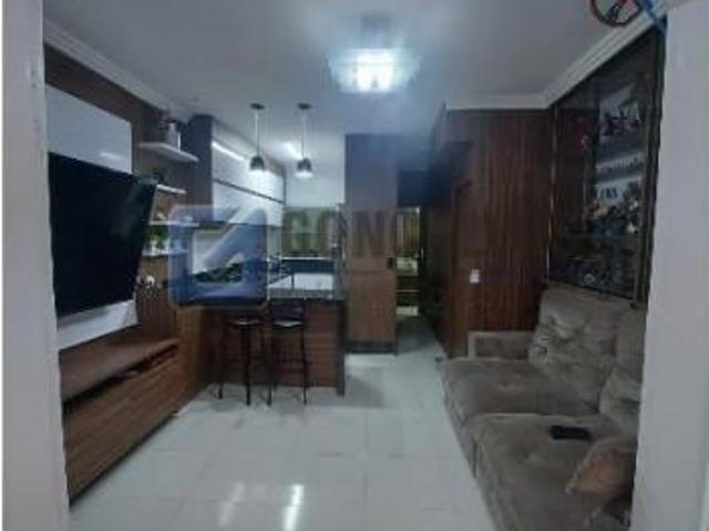 Sobrado à Venda em Vila Humaitá, Santo André – 2 suítes, 2 vagas, porcelanato