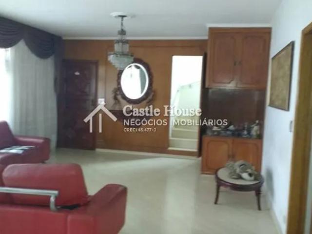 Sobrado à Venda em Vila Moinho Velho 4 Suítes, Piscina e Garagem para 4 Carros!