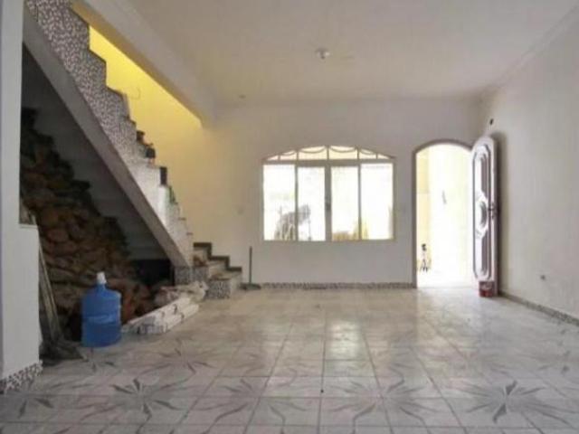 Sobrado à venda em Vila Progredior, São Paulo SP com 3 quartos, 2 suítes e 230m² de área. Confira!