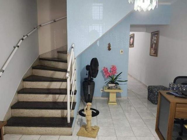 Sobrado à venda em Vila Scarpelli, Santo André – 2 quartos, 2 vagas, 140 m²
