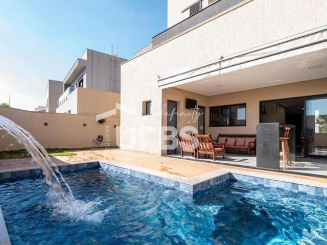 Sobrado à venda – Jardins Capri – 246 m² – 4 quartos 3 suítes – 4 vagas – Alto padrão