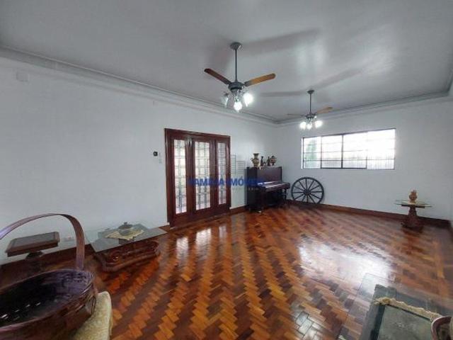 Sobrado à venda ou aluguel 3 quartos quintal no Boqueirão Santos SP