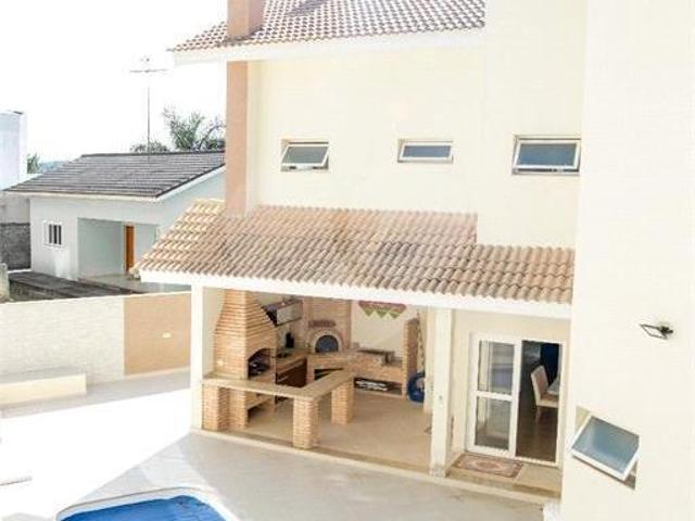 Sobrado à venda ou para alugar com 4 suítes em Jardim Imperial Hills Iii, Arujá