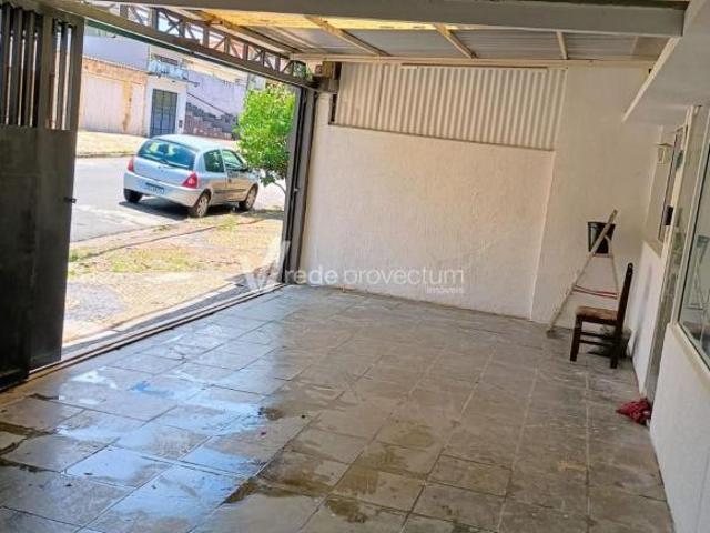 Sobrado à venda ou para locação na Av. Dr. Alberto Sarmento, ao lado do Sesc, no