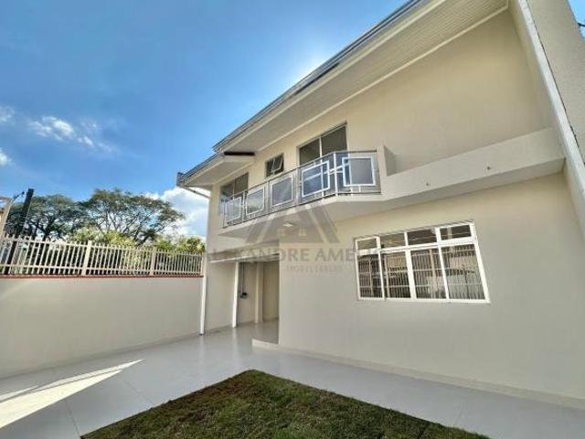 Sobrado a venda Localizado no Centro de São José dos Pinhais