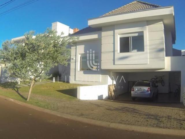 Sobrado à venda no Cond. Arco de Paris, com piscina e 300m2 de área construida