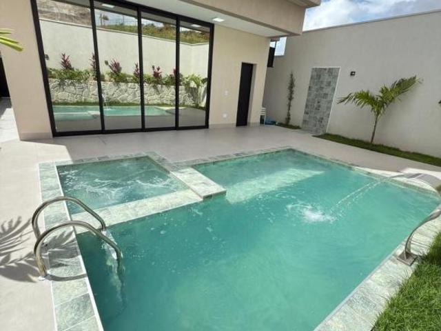 Sobrado à venda no condominio Terras Alpha, Granja Marileusa Uberlândia MG
