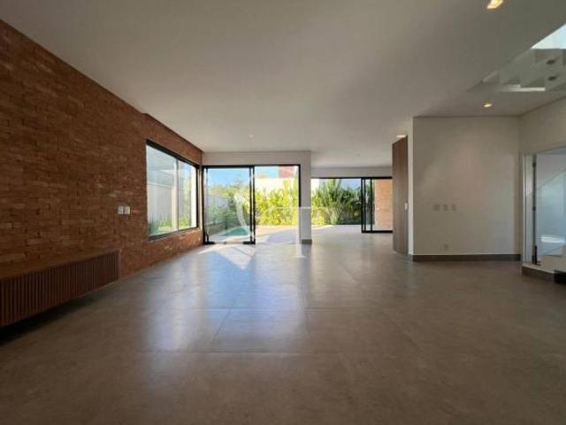 Sobrado á Venda no Condomínio Villas do Golf Sofisticação e Modernidade em Cada Detalhe