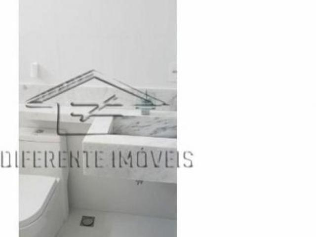 Sobrado a venda no Condomínio Aruã