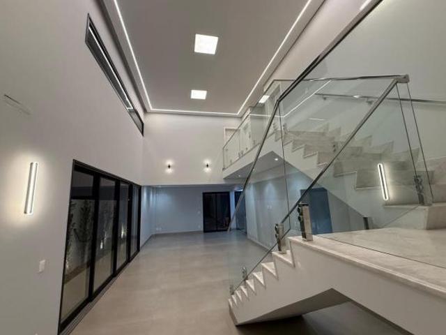 Sobrado à venda no condominio fechado varanda sul Uberlândia MG