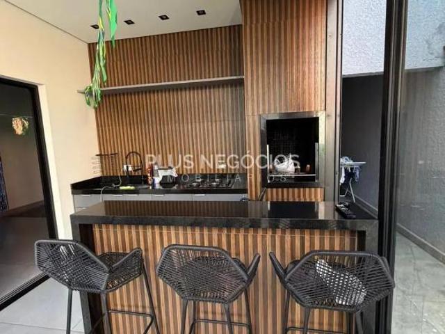 Sobrado à Venda no Condomínio Helena Maria em Sorocaba 3 Suítes, Piscina, Espaço Gourmet e Planejad