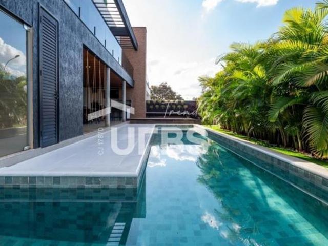 Sobrado à Venda no Condomínio Portal do Sol Green – Esquina, Projeto Exclusivo e 4 Suítes Plenas