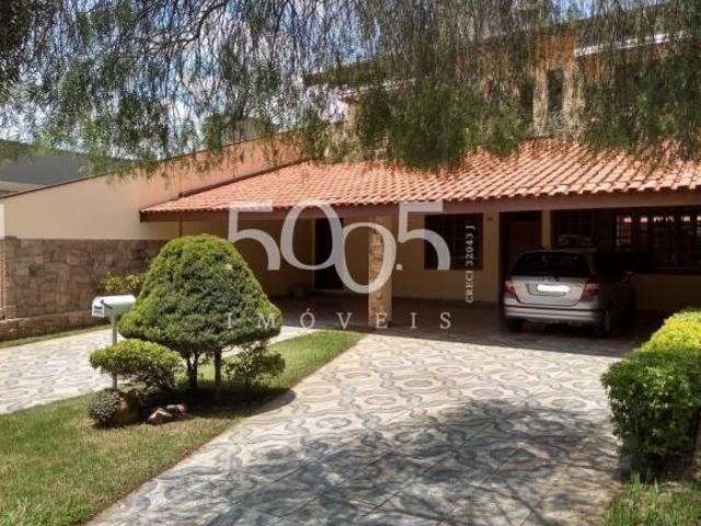 Sobrado à venda no condomínio Portella com 4 suítes