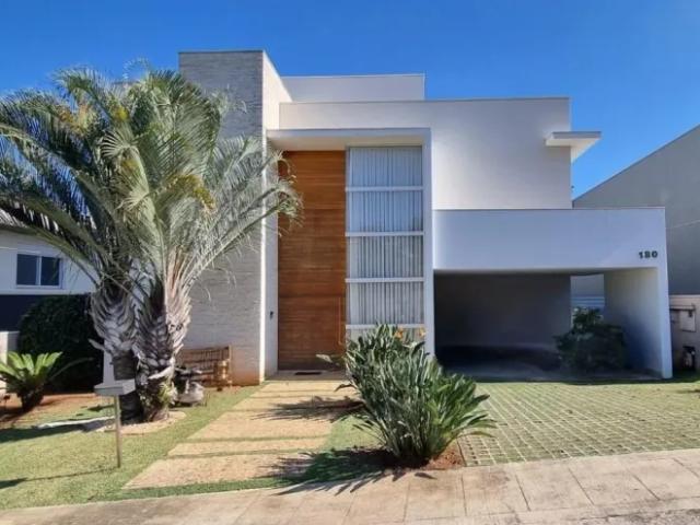 Sobrado à venda no Condomínio Residencial Vila Paradiso com 288 m², 5 suítes e piscina