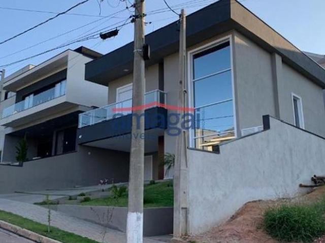 Sobrado à venda no Condomínio Residencial Mantiqueira