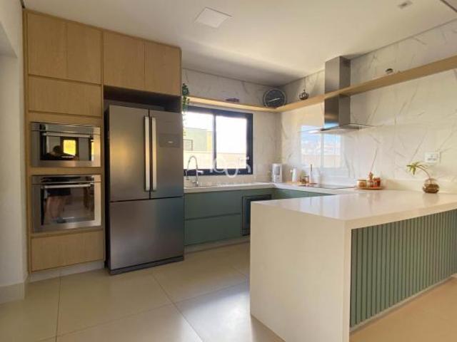 Sobrado à venda no Condomínio Saint Paul, com 235m² e 3 suítes