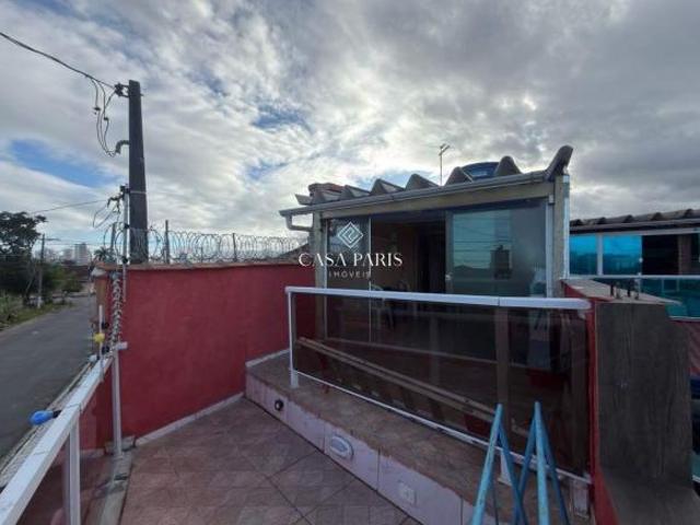 Sobrado à venda no Caiçara Praia Grande | 3 dormitórios, piscina e churrasqueira