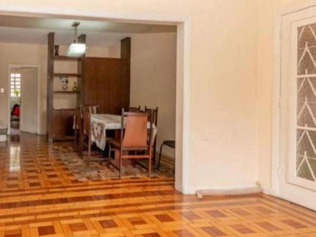 Sobrado á venda no Campo Belo com 172m² 3 dormitórios 2 banheiros 2 vagas