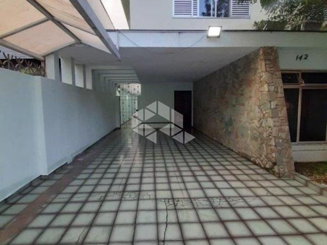 Sobrado à venda no Campo Belo, SP. 8 dormitórios Casa na frente e nos fundos