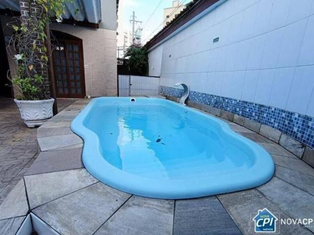 Sobrado à Venda no Canto do Forte – Praia Grande | 5 Dormitórios, Piscina, Churrasqueira e 4 Vagas –
