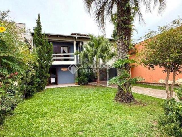 Sobrado à Venda no Centro de Cachoeirinha Alto Padrão, Completo e Pronto para Morar!