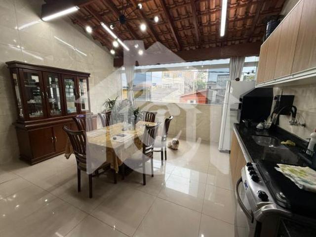 Sobrado à venda no Centro de Diadema com 3 dormitórios, 2 vagas e excelente localização