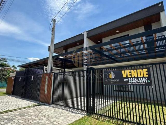 Sobrado à venda no Centro de Guaratuba com 3 dormitórios