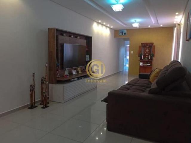 Sobrado à Venda no Centro de Jacareí Localização Privilegiada e Conforto Garantido! Venha Conferir
