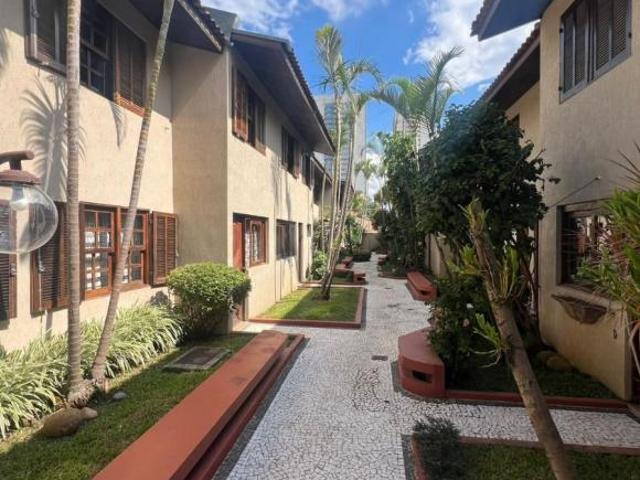 Sobrado à Venda no Alto da XV: Conforto, Praticidade e Segurança em Curitiba! Agende sua Visita Hoje